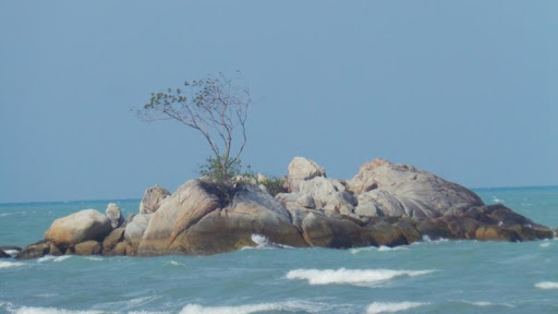Pantai Batu Bedaun | Travelmaker Indonesia