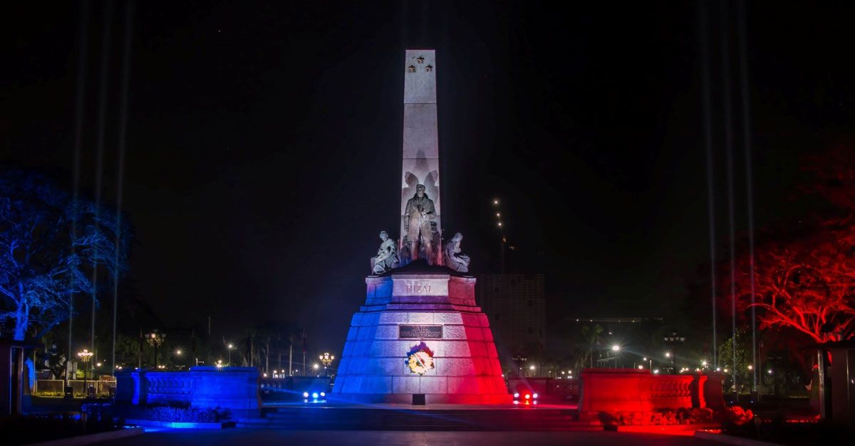 Rizal Park at Night – Travelmaker Indonesia